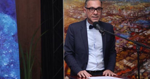 Alexandre Becher soutient le célèbre artiste peintre, Doudou MBEMBA de ...